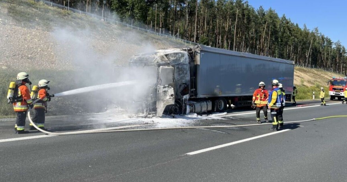 LKW geht in Flammen auf - A70 komplett gesperrt