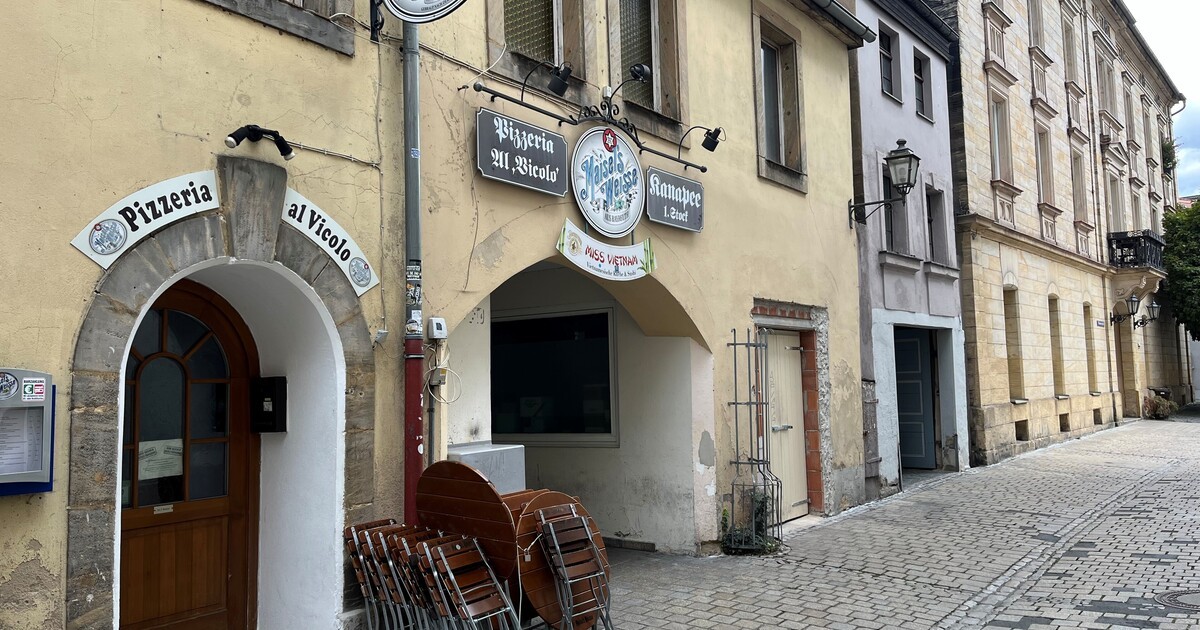 Kanapee in Bayreuth kurz vor Eröffnung